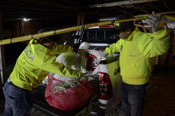 Policía se incautó de 455 kilos de explosivo indugel, mecha y ...