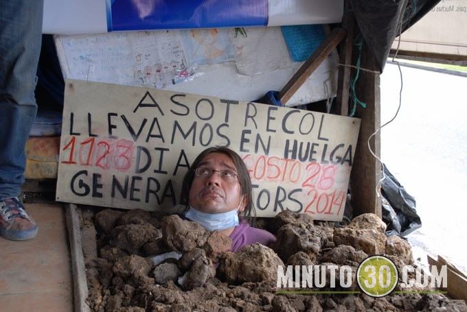 Enterrados y con la boca cosida protestaron empleados de General Motors ...