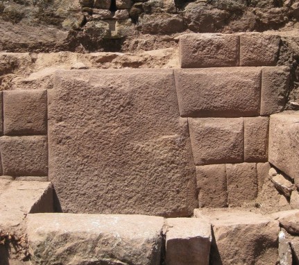 Hallan en Perú una singular piedra inca de 13 ángulos tallados | Minuto30