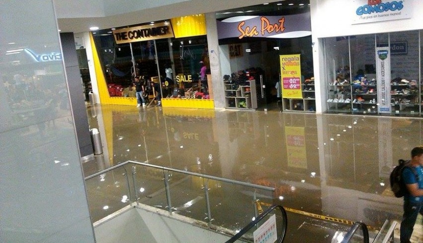 EN FOTOS Y VIDEOS: Inundaciones en el norte de Medellín | Minuto30