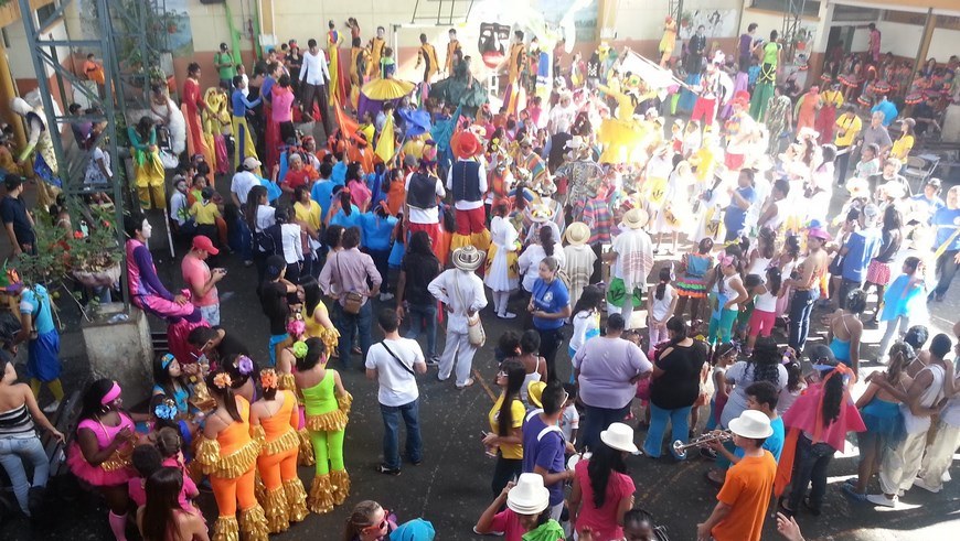 Una comparsa le apuesta a la cultura caldeña | Minuto30