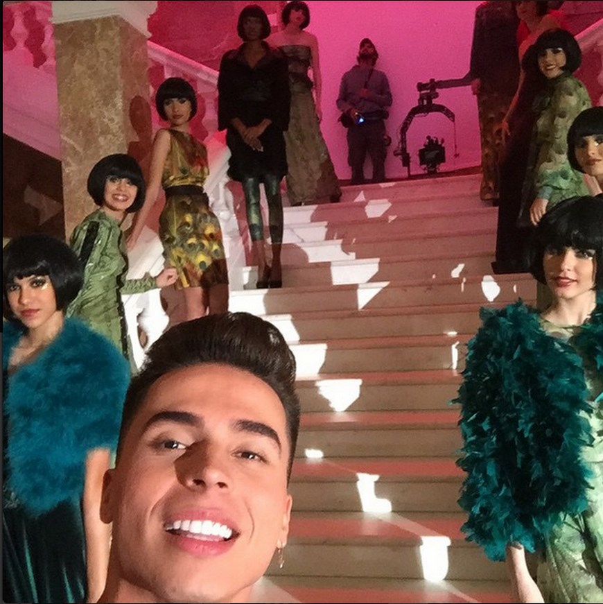 Reykon comparte algunas imágenes del rodaje de su nuevo video junto a ...