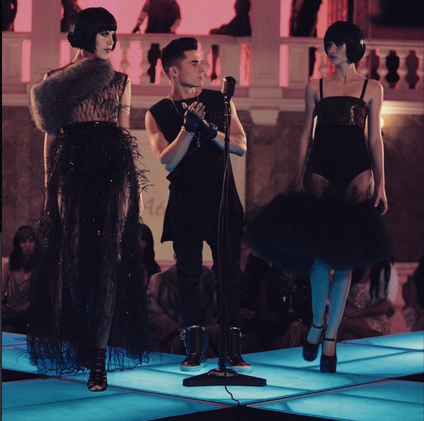 Reykon comparte algunas imágenes del rodaje de su nuevo video junto a ...