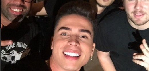 Reykon comparte algunas imágenes del rodaje de su nuevo video junto a ...