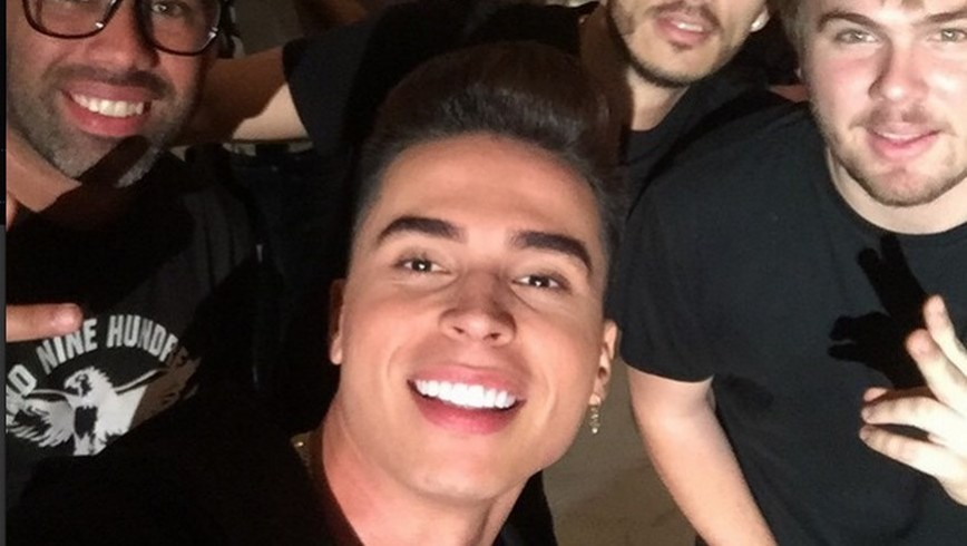 Reykon comparte algunas imágenes del rodaje de su nuevo video junto a ...