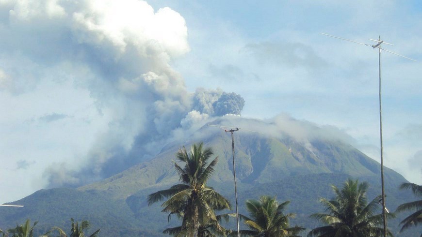 Al menos 1.100 evacuados por la erupción del volcán Bulusan en Filipinas | Minuto30