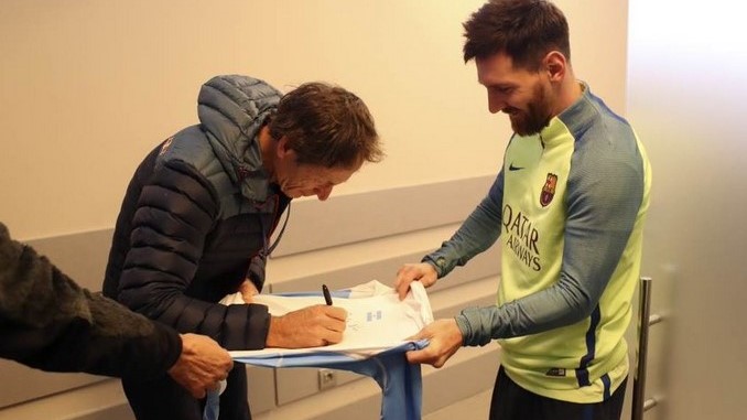 VIDEO: Se dio el lujo de firmarle un autógrafo a Lionel Messi - Minuto30