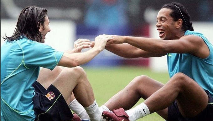 Messi se rinde a la calidad de 'Dinho' al anunciarse su retirada | Minuto30