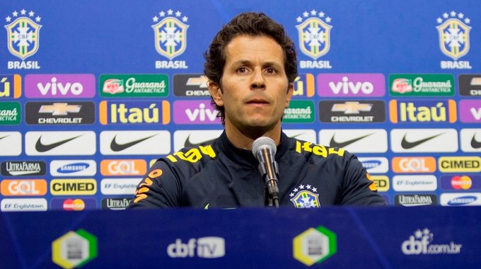 Brasil envía a su médico a París para revisar a Neymar y aplaza la ...