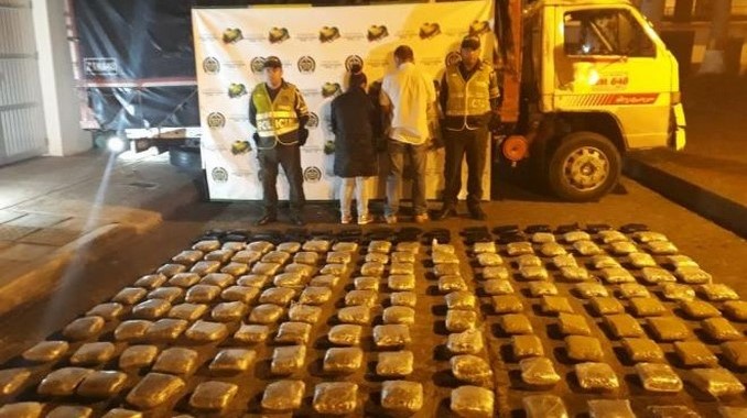 Fotos Capturaron A Pareja Que Llevaba En Un Camión Una Caleta Con 100