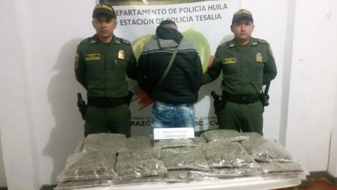 Fotos Lo Sorprendieron Con Más De 10 Kilos De Marihuana Escondidos En