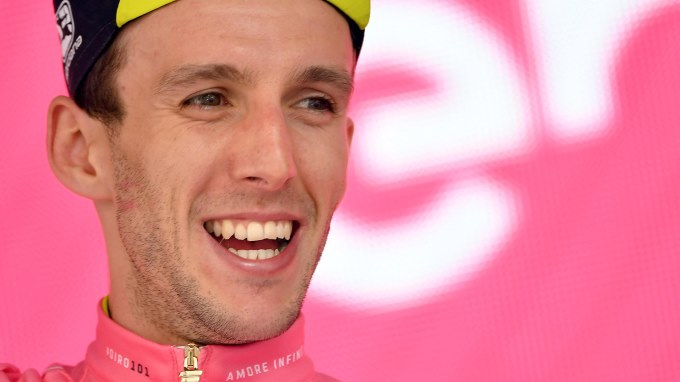 Sam Bennett logra el doblete en Imola, Yates sigue con la maglia rosa ...