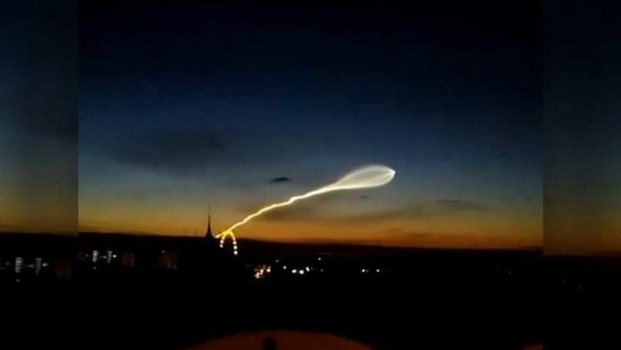 EN VIDEO: Ráfaga de luz en el cielo despertó terror en los asistentes ...