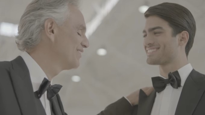 VIDEO: Andrea y Matteo Bocelli, un dúo que no te puedes perder interpretando "Fall on Me" | Minuto30