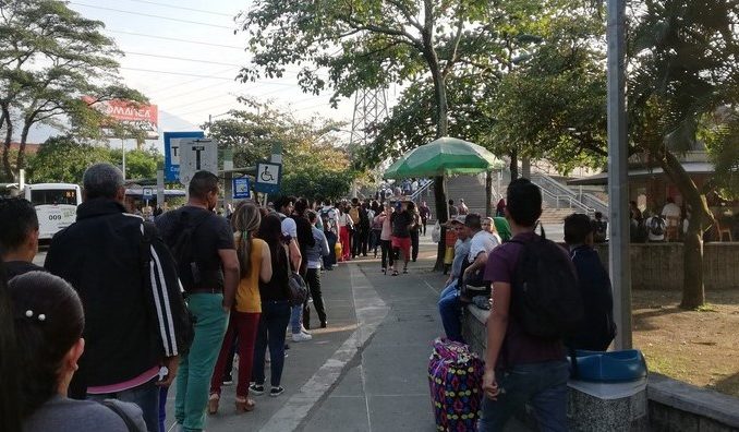 Largas filas en el ingreso a estación Madera este martes: esto fue lo ...