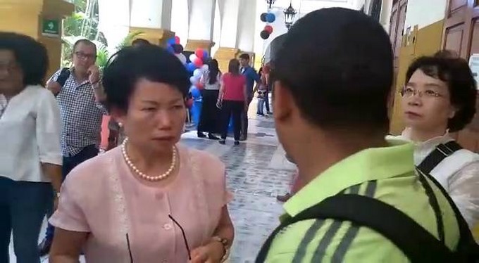 ¡Crimen internacional! En un descuido le robaron el bolso en Cartagena ...