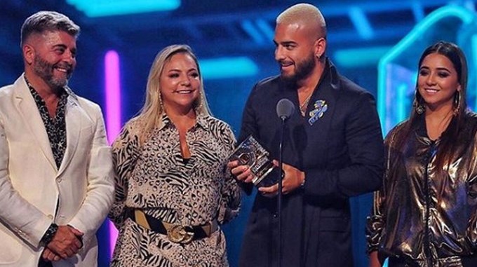 Maluma protagoniza el momento más emotivo de los Premios Juventud 2019 ...