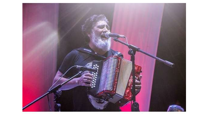 Celso Piña, "el rebelde del acordeón", fallece a causa de un infarto ...