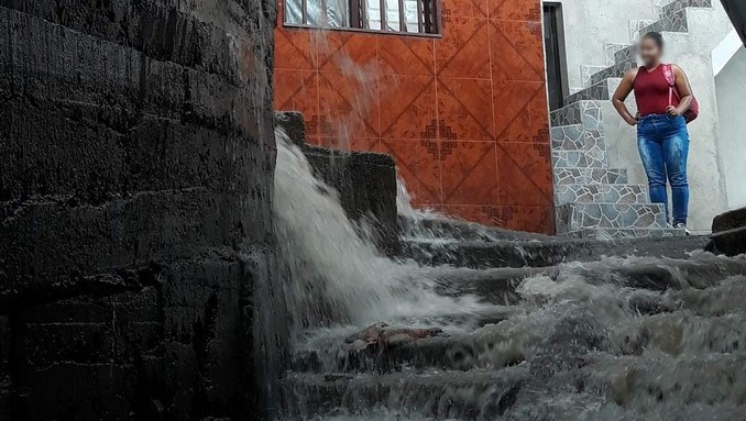 Video: Difícil situación de un par de ancianos en el barrio El ...