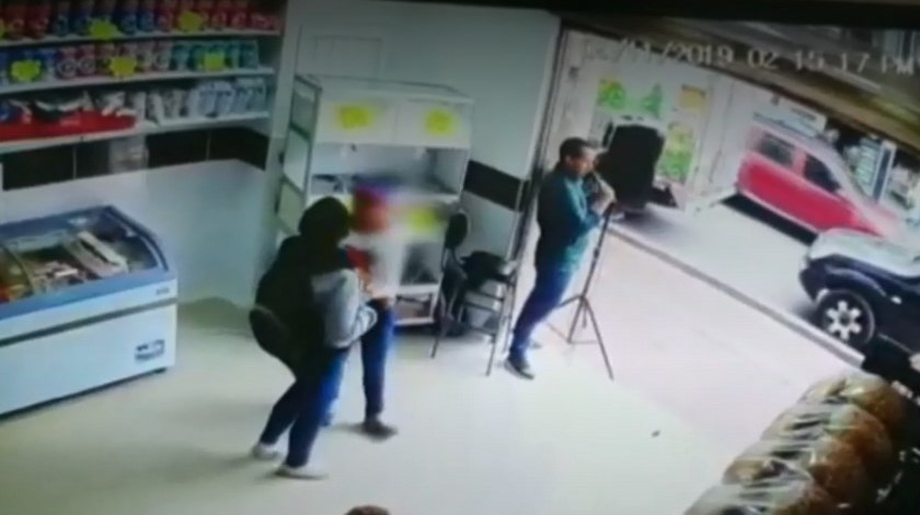 Video: ¡Indignante!, madre usó a su pequeña hija para robar bolsas de ...