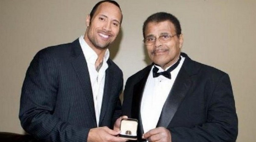 VIDEO: "Mi héroe desde lejos": 'La Roca' le dio el último adiós a su ...