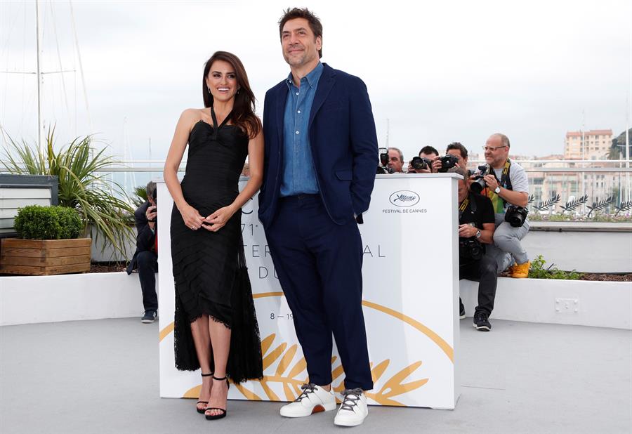 Penélope Cruz y Javier Bardem donan guantes y mascarillas a un hospital ...