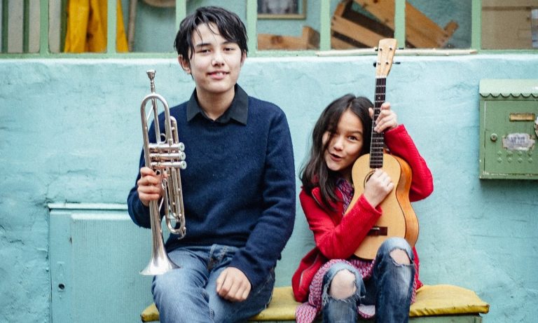 Isaac et Nora, dos niños de 9 y 13 años que ya lanzan su primer álbum