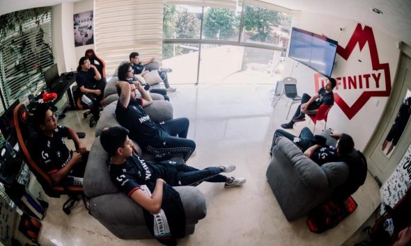El campeón Infinity se mantiene como el líder de la Liga latina de LoL ...