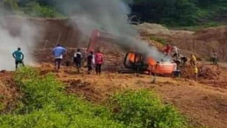 En Nechí una persona falleció durante un operativo contra la minería ...