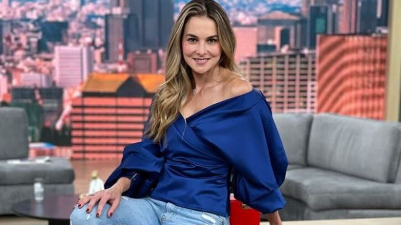 [FOTOS] Catalina Gómez chicaneó orgullosa la decoración de su árbol de ...