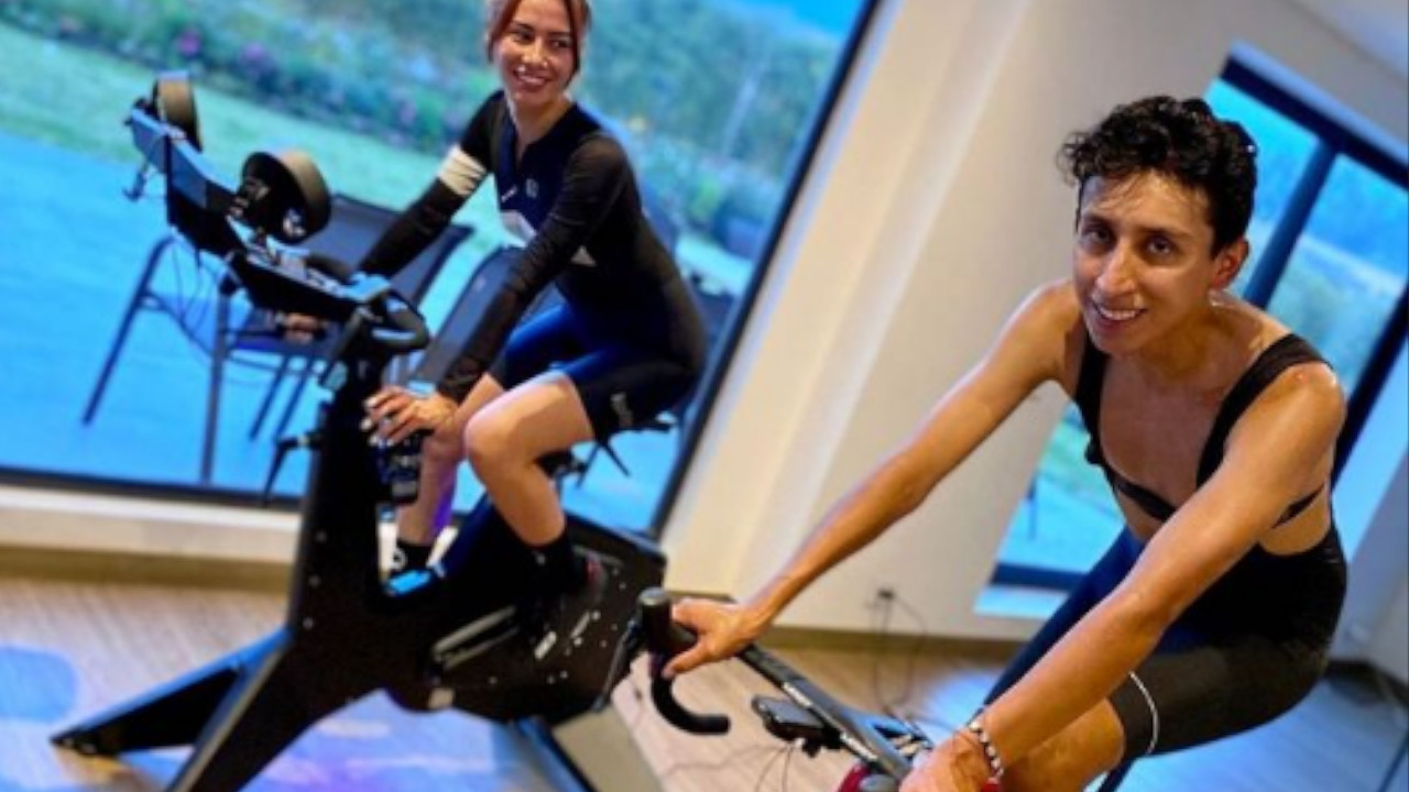 Mafe manotas, apoya a Egan Bernal para sumar kilómetros en su recuperación