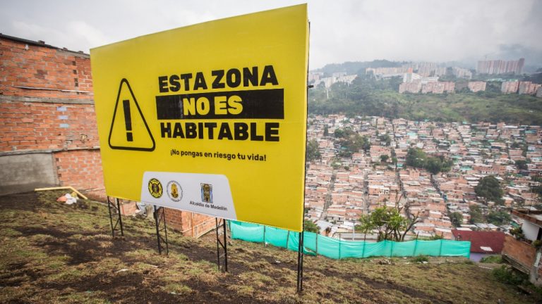 Obra de mitigación de riesgo del barrio Olaya Herrera beneficia a 9.700 ...
