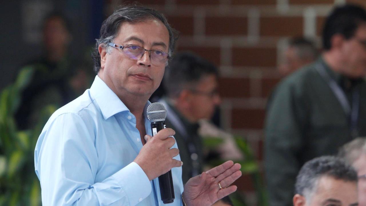 Petro plantea la compra de tierras para campesinos y pequeños ...