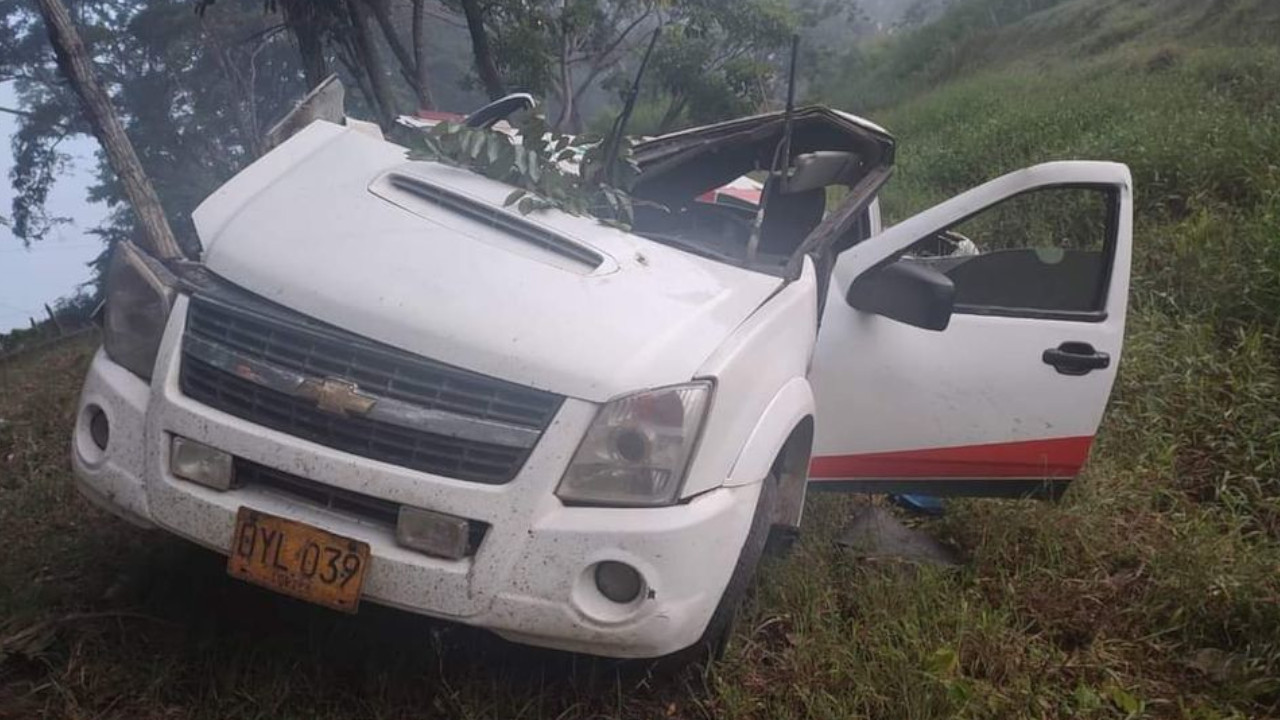 [fotos] ¡se Salvaron De Milagro Así Quedó Ambulancia Del Hospital De