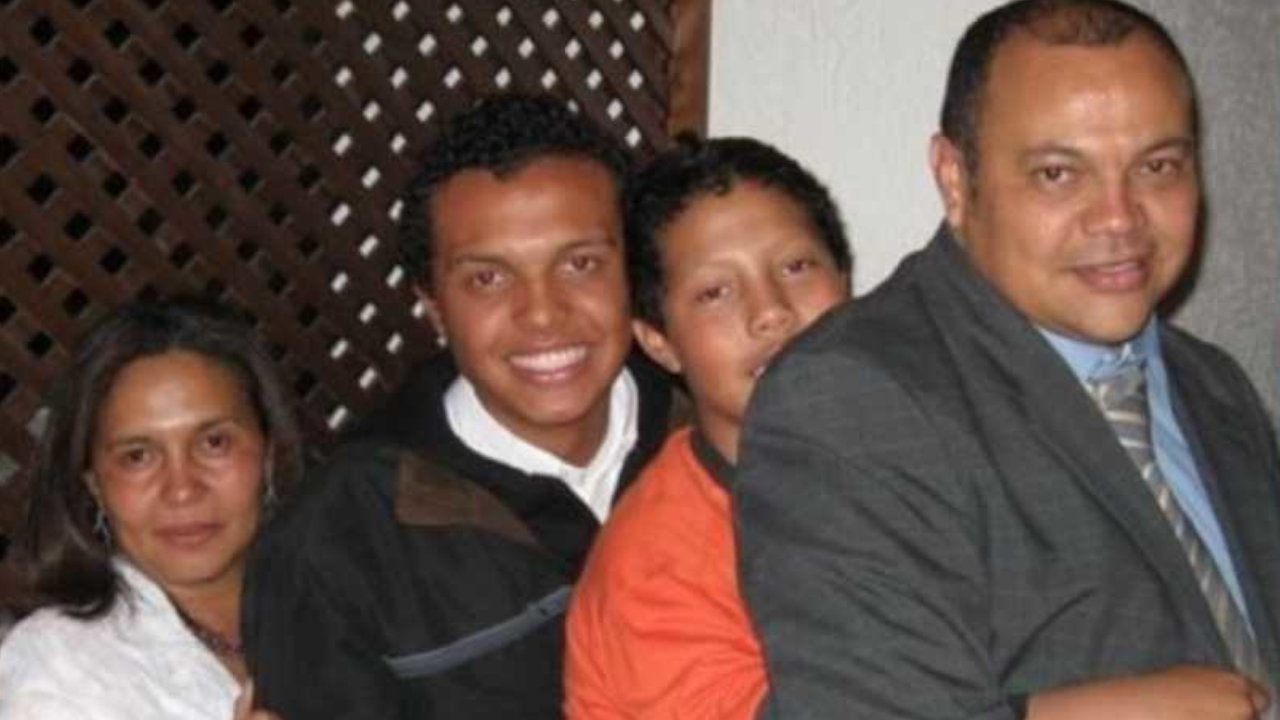 Papá de Colmenares lo recuerda con fotos nunca antes vistas