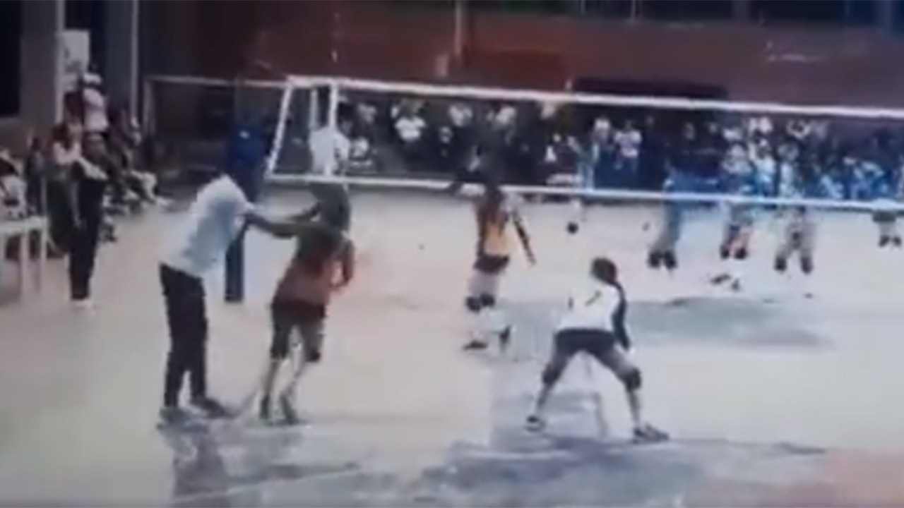 Entrenador causa indignación por el trato que le dio a una deportista ...