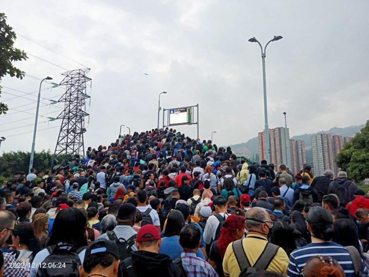 [FOTOS] ¡Impresionante! Así eran las filas para ingresar al Metro de ...