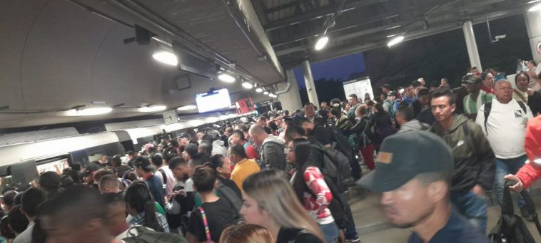[FOTOS] ¡Impresionante! Así eran las filas para ingresar al Metro de ...