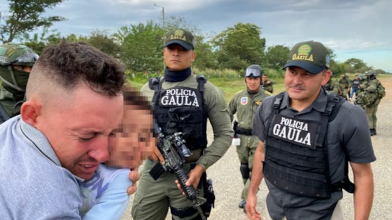 [VIDEO] Así fue el reencuentro de Erick Mathías con su padre, tras ser liberado | Minuto30