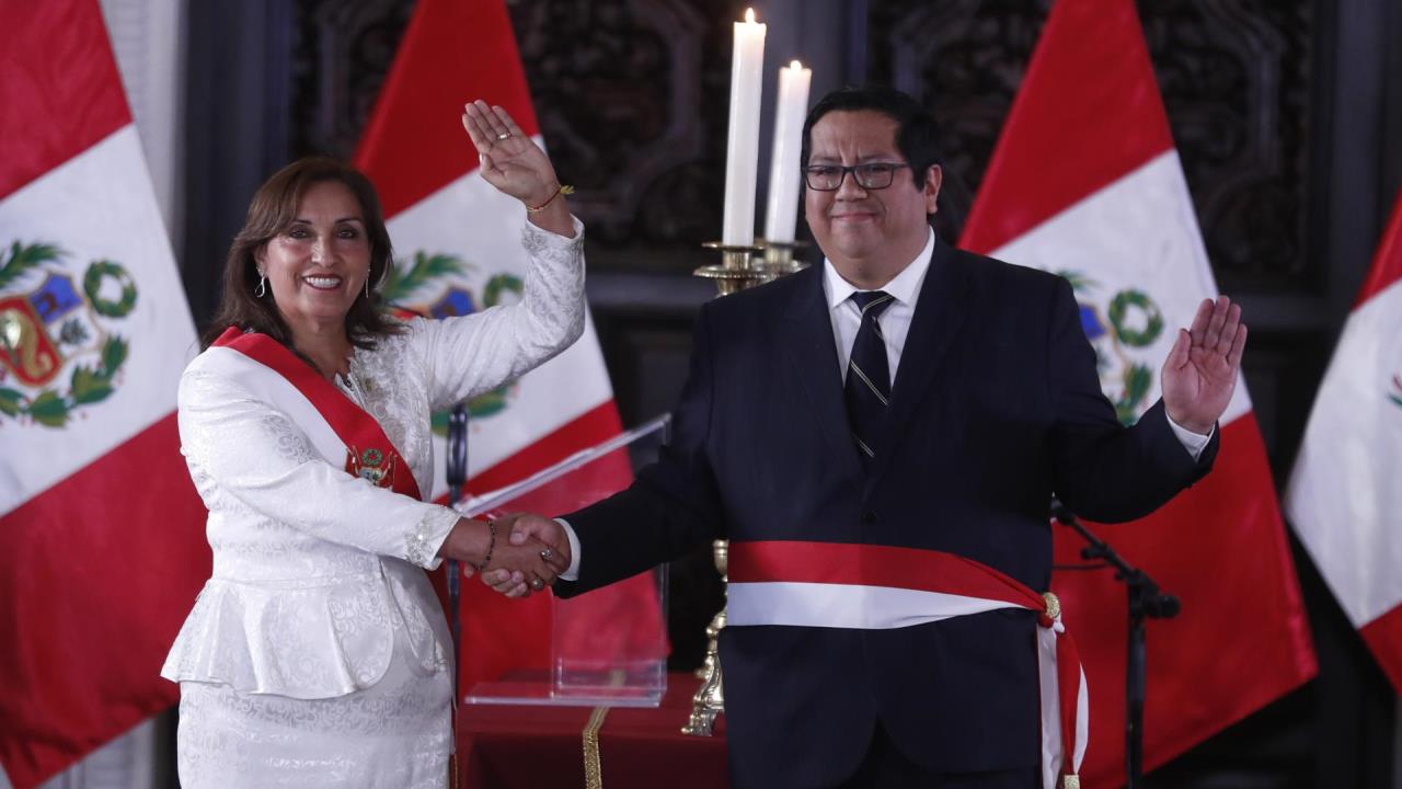 Boluarte nombra su gabinete con un ex fiscal superior como primer ministro | Minuto30