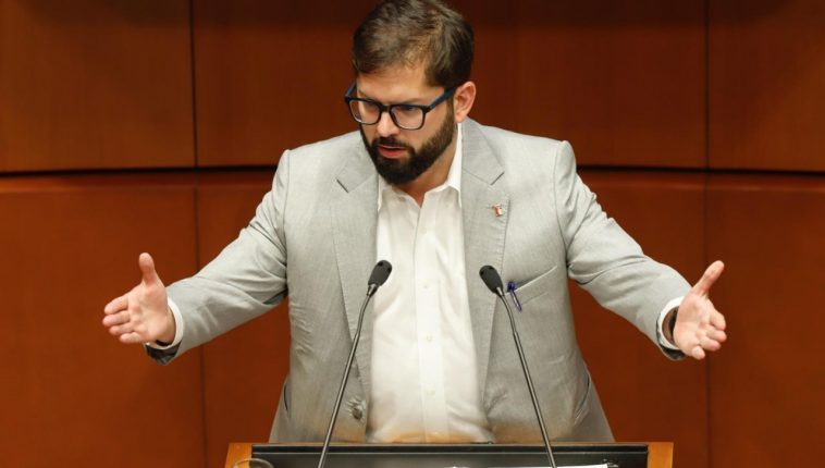 Gabriel Boric y Bad Bunny, entre los más influyentes, según Bloomberg