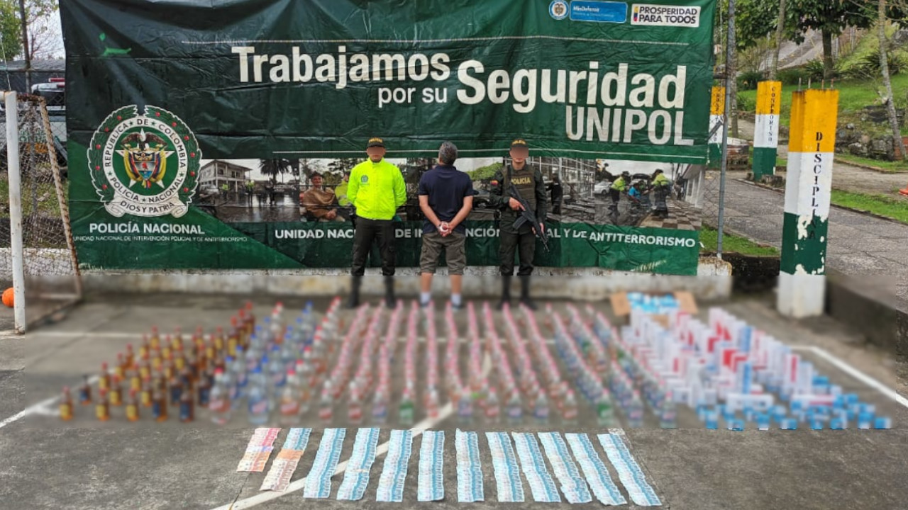 [VIDEO] ¡Tenga cuidado! Policía encontró más de 300 botellas de licor ...