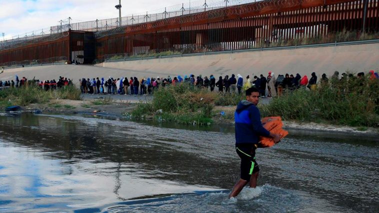 FOTOS Y VIDEO: Venezolanos subsisten con la venta de alimentos en la ...