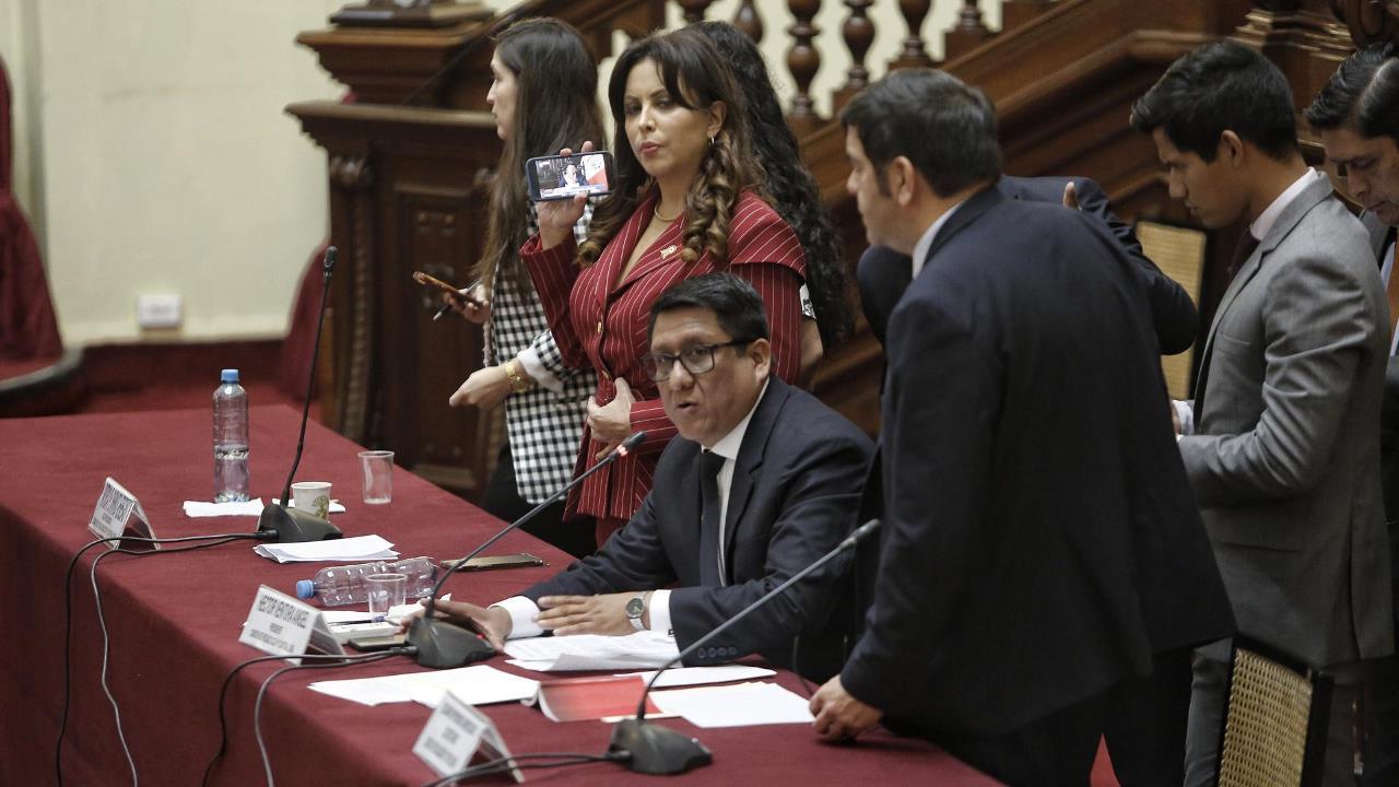 ¡Crisis política en Perú! El Congreso destituye a Castillo por "permanente incapacidad moral ...