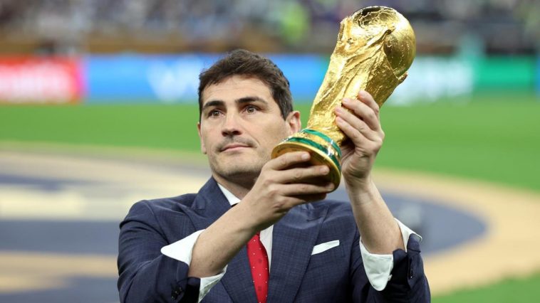 FOTOS Y VIDEOS: Iker Casillas introduce la Copa del Mundo en el estadio de Lusail | Minuto30