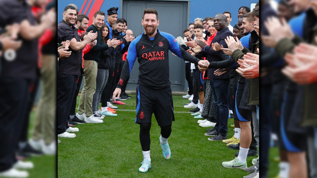 Lionel Messi fue recibido con pasillo en el PSG
