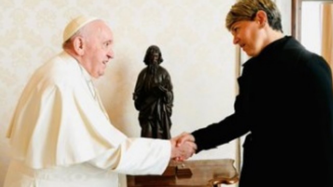 El papa Francisco recibió en audiencia privada a la primera dama, Verónica Alcocer