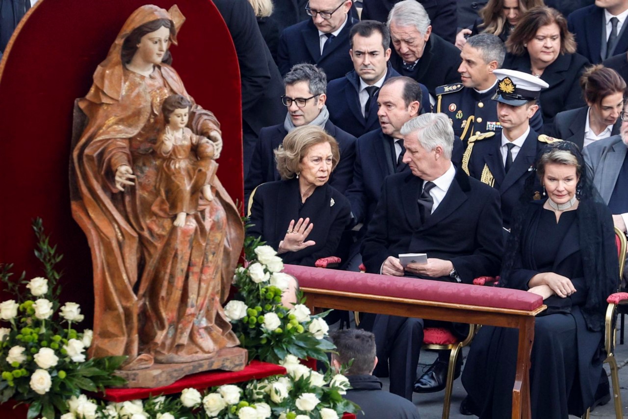 La reina emérita de España, Sofía, asiste hoy al funeral del pontífice ...