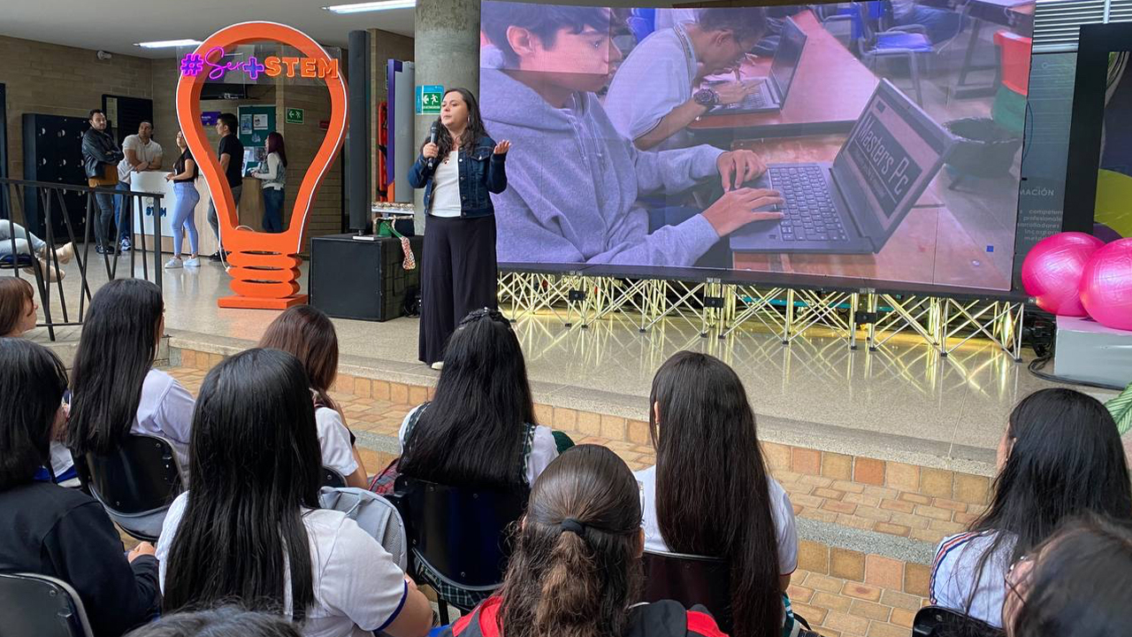 En Medellín, 12.739 niñas y jóvenes participan en procesos de aprendizaje en ciencia, tecnología ...