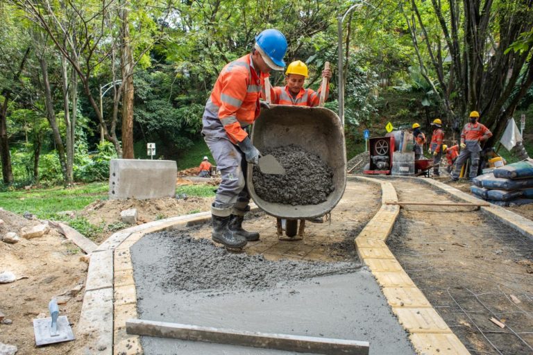 [VIDEO] Medellín ha construido 18.800 metros lineales de andenes